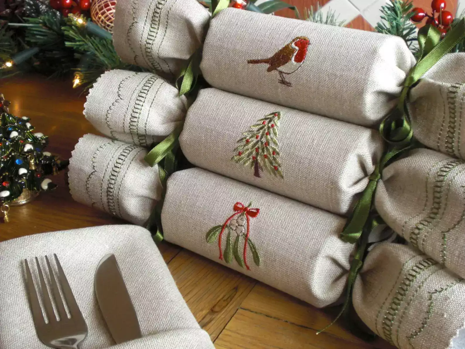 9 Best Plastic Free Christmas Crackers Bonbons